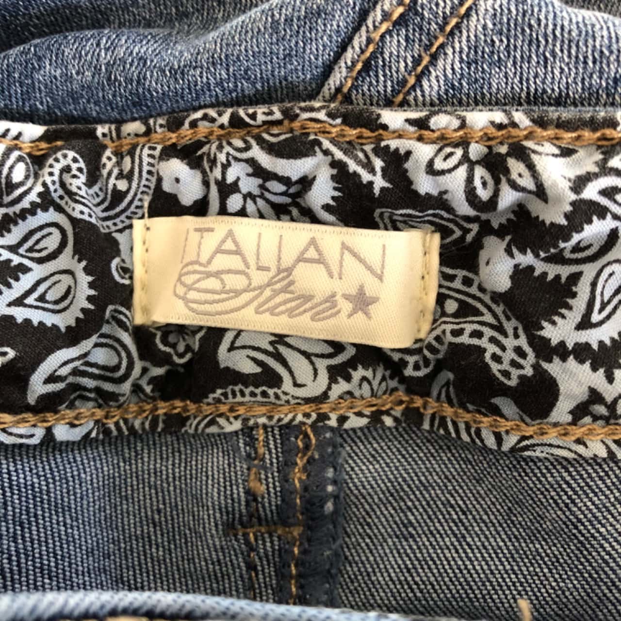 Italian Star Button Jeans. Size S (s)