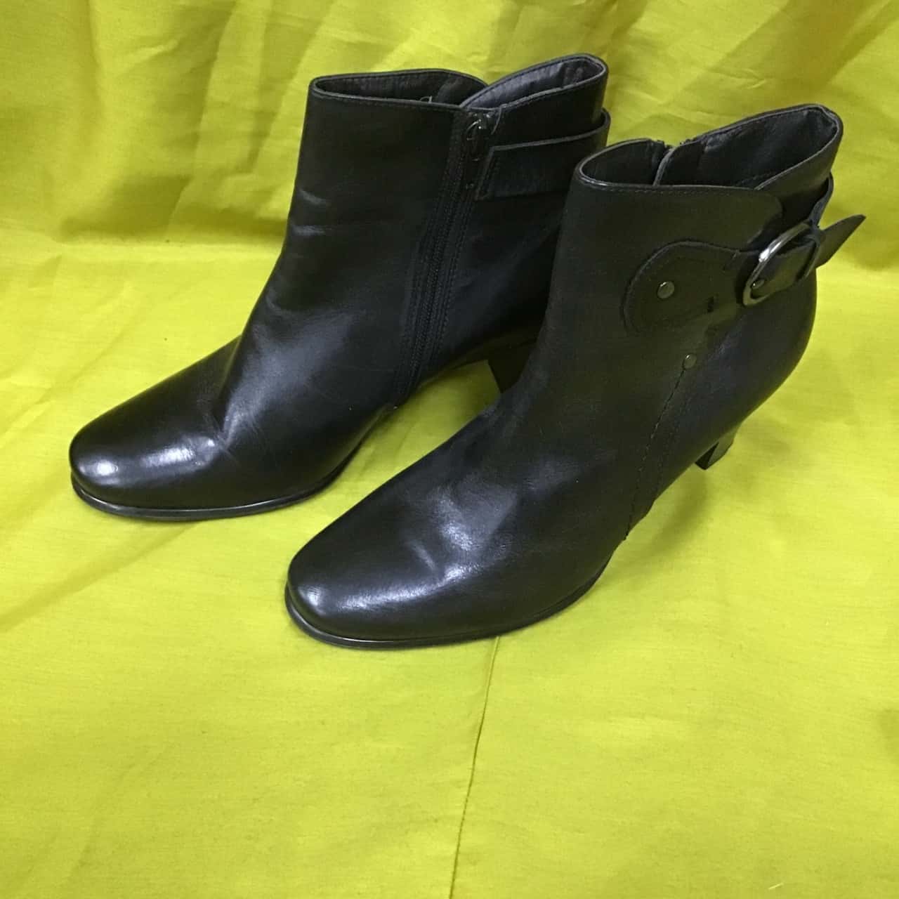 Ladies Black Boots , Giovanna , size 8(s)