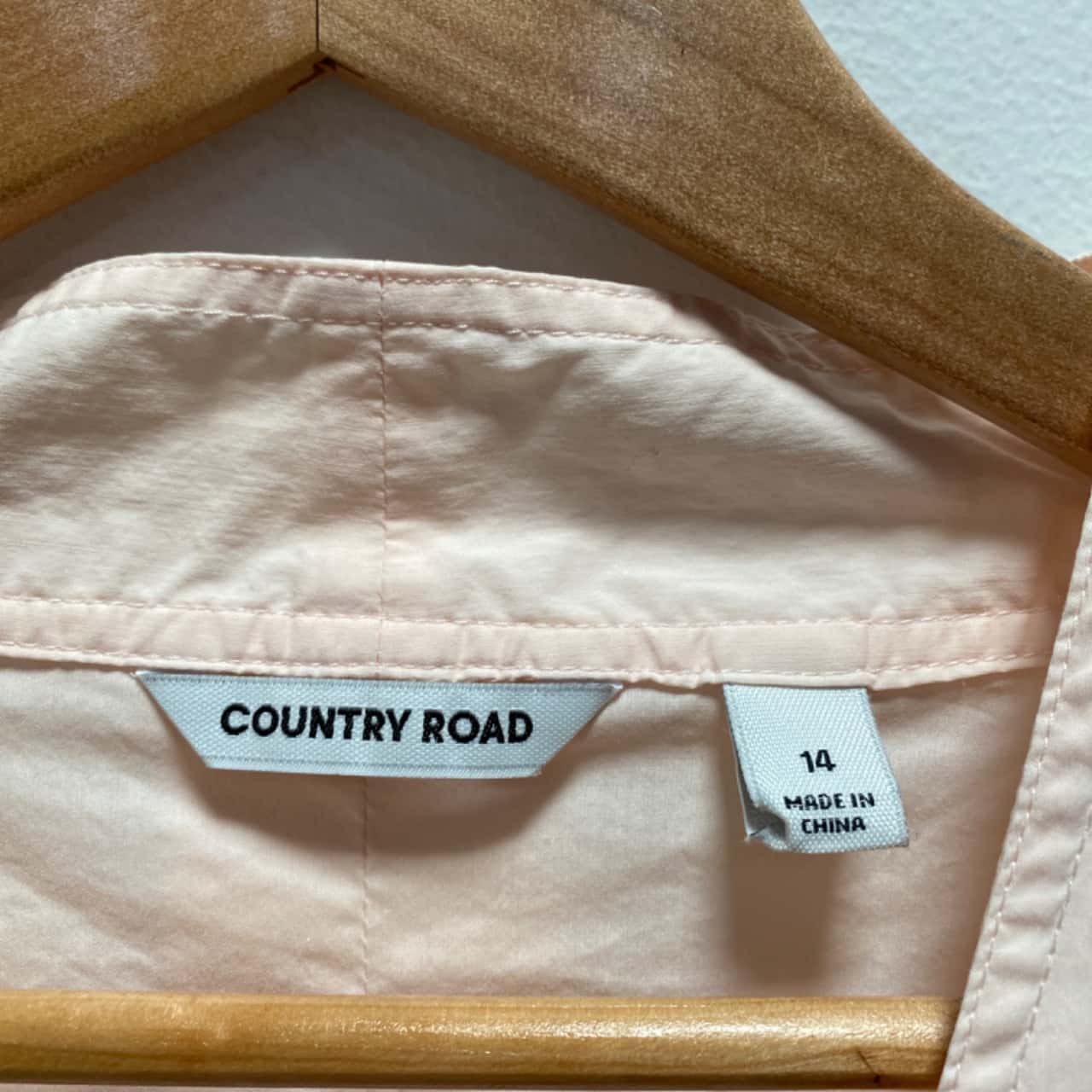 Country Road Womens V-neck Shirt(s)