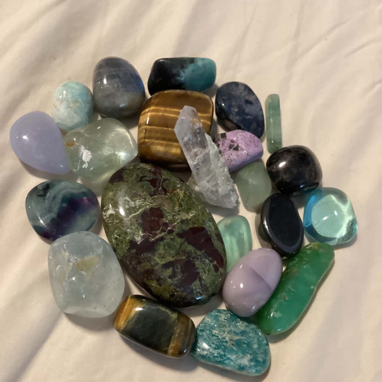 Mixed group of crystals 2(s)