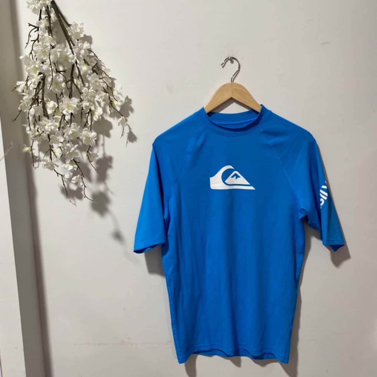 Quicksilver Mens Blue rashguard LongSleeve size L