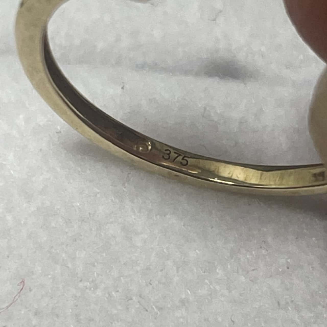 9ct gold (375) amethyst diamond ring