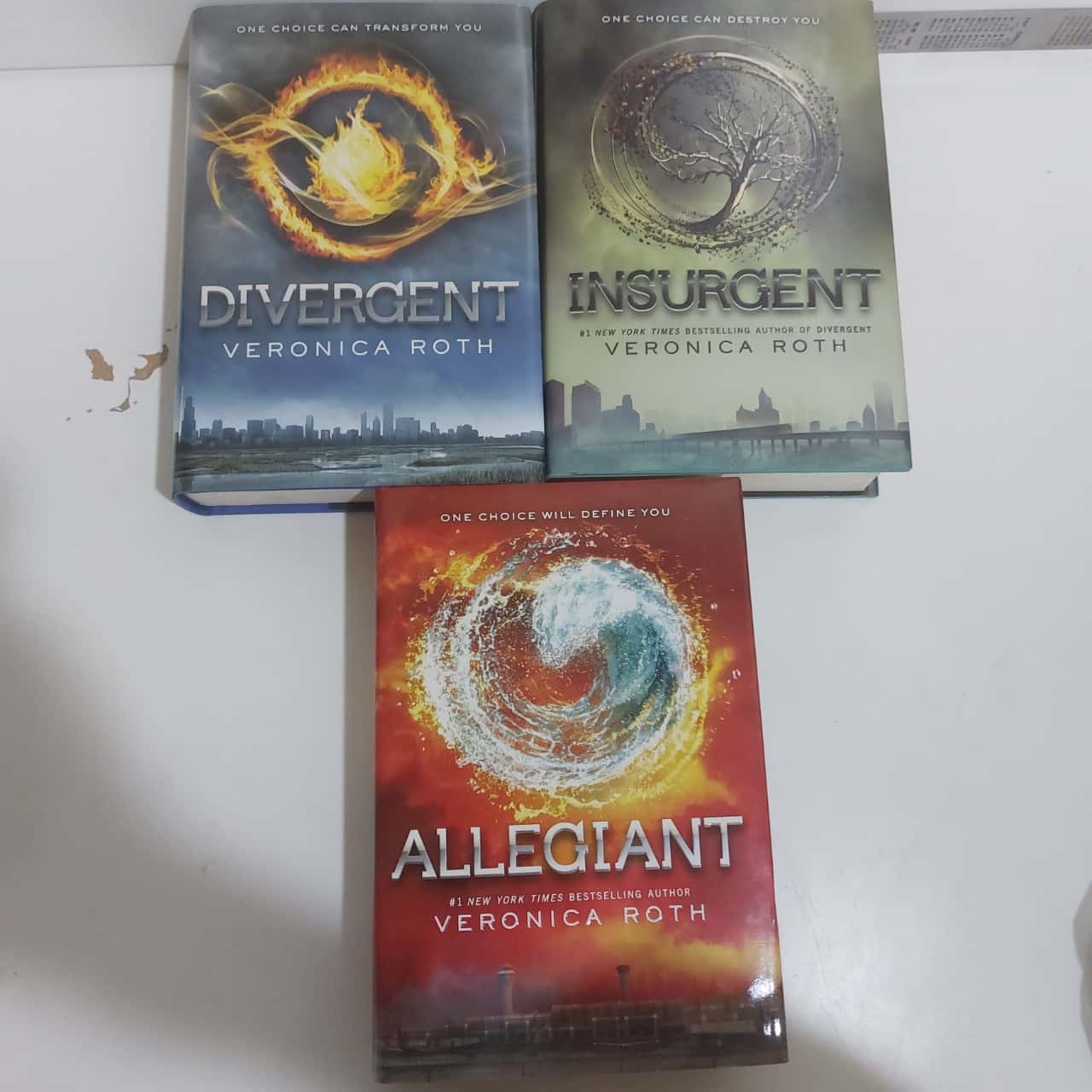 Veronica Roth Bundle Set (Divergent/Insurgent/Allegiant) Books
