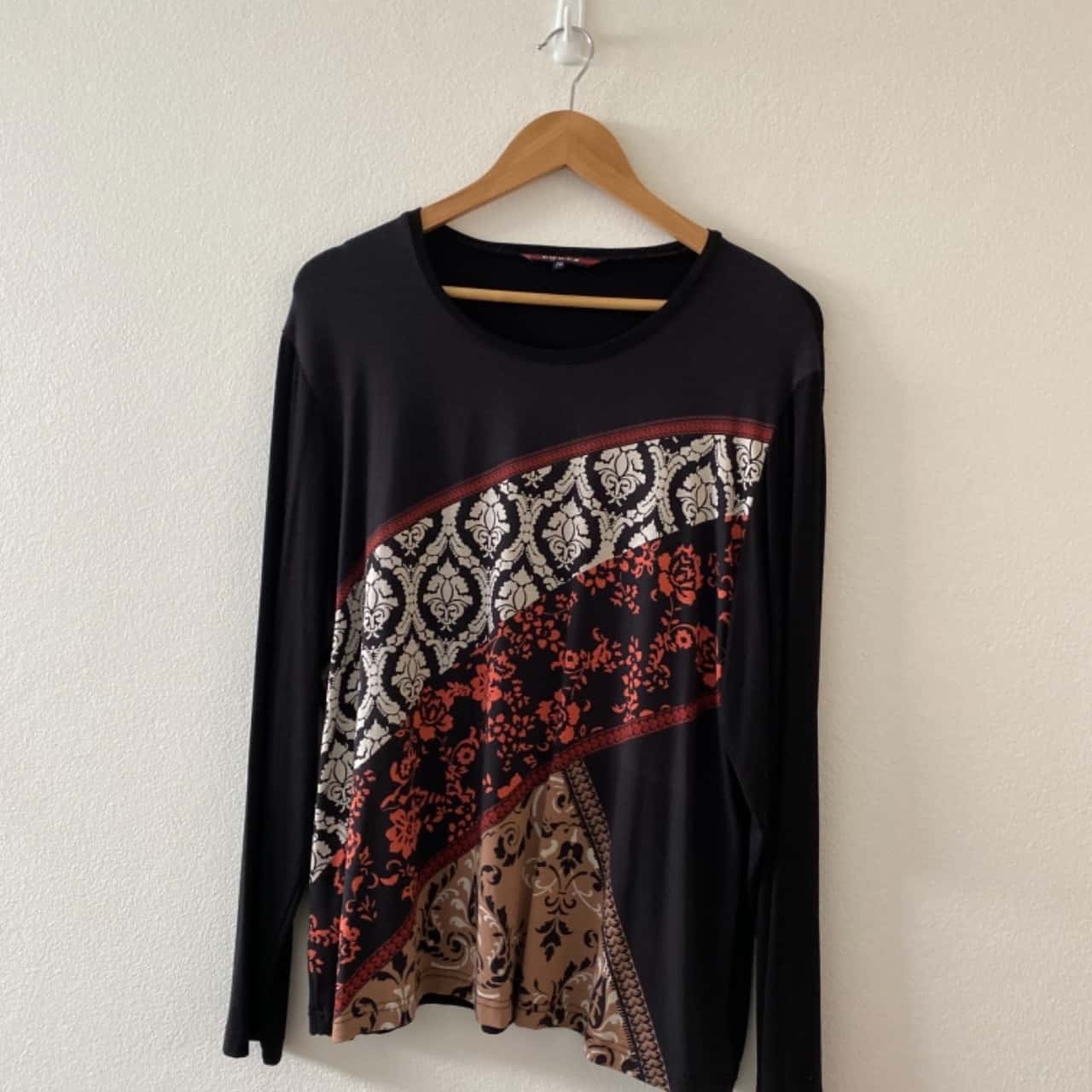 EQUUS - Women's Size 20 - Long Sleeve T-shirt - Black with Pattern on ...