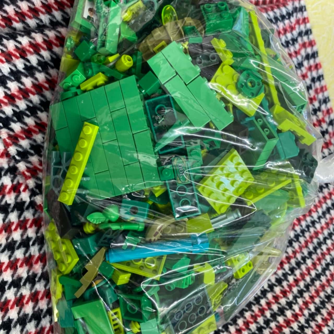 1kg of mixed green lego pieces