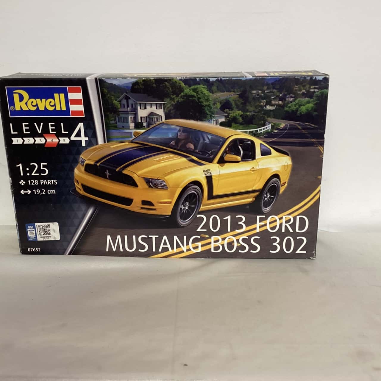 Revell Level 4 1/25 2013 Ford Mustang Boss 302(s)