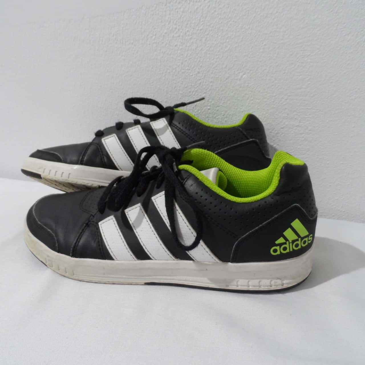 Adidas Mens Sneakers Size 3.5 Black / Green / White (s)