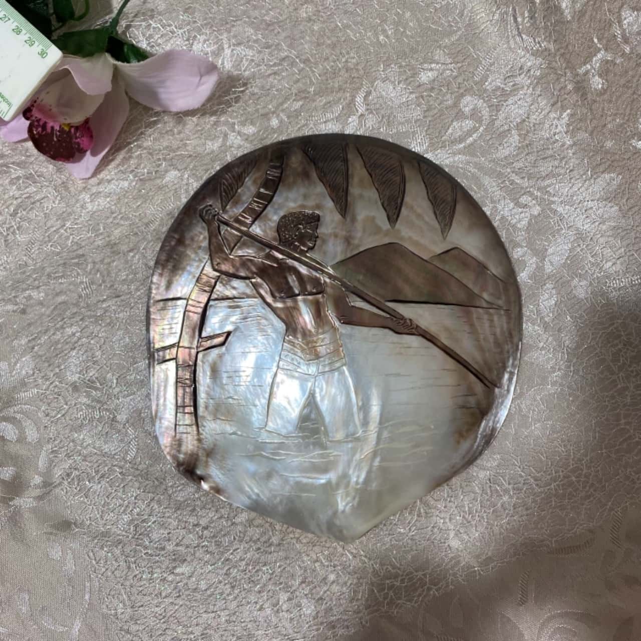 Mother of pearls shell Hunt