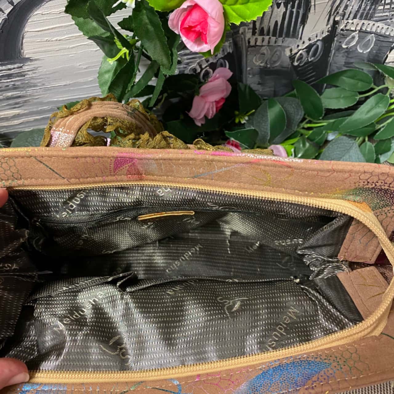 Vintage look gorgeous bag(s)