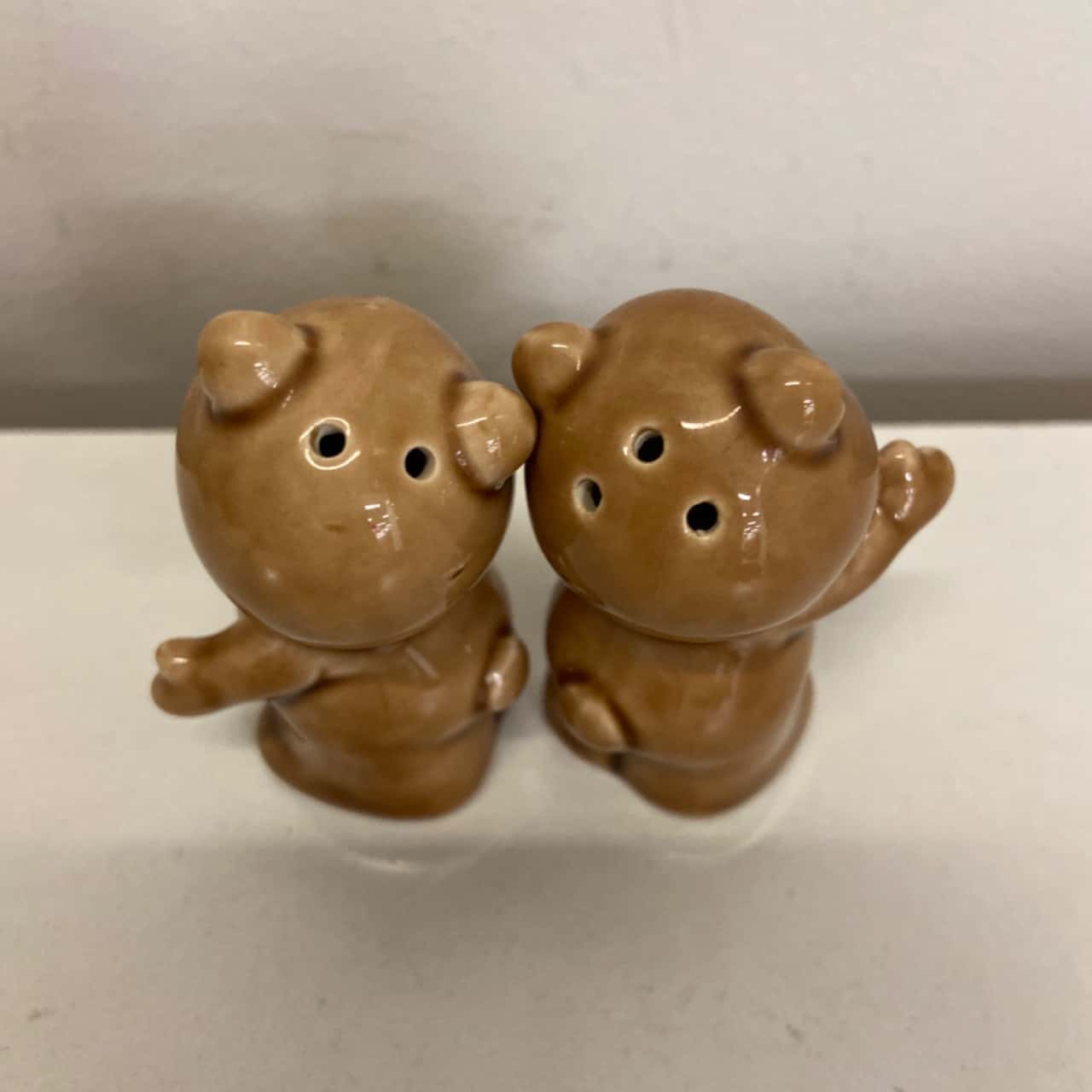 Vintage teddy bear salt and pepper shakers (s)