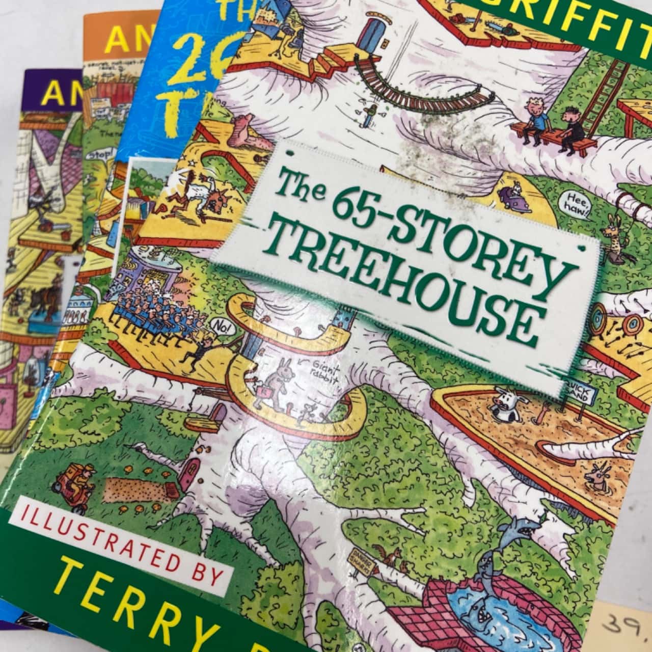 8x Storey treehouse books