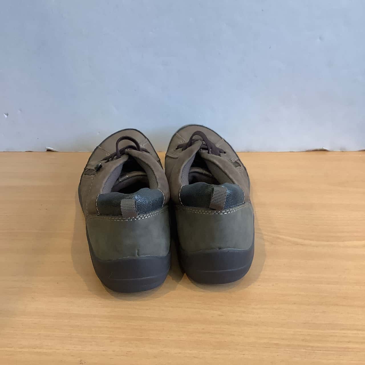 Planet Shoes Women's Size 7 Leather Slip on Runners Brown (s)