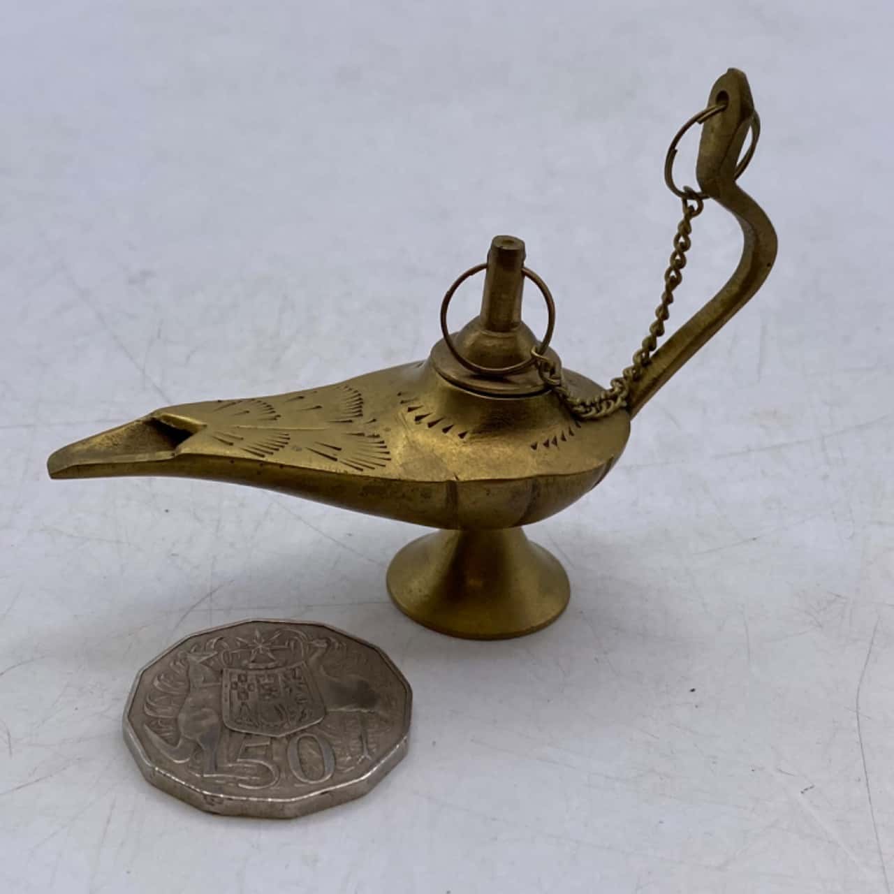Small Vintage Brass Aladdins Lamp 10 cm x 6.5 cm (s)
