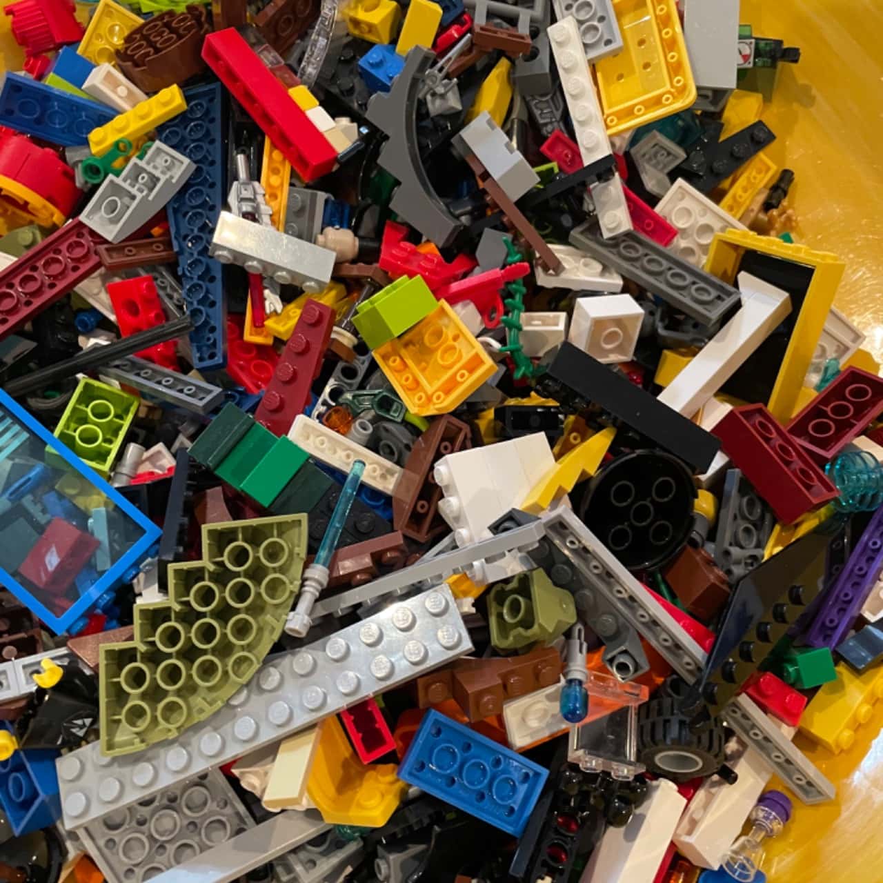 LEGO 1kg mixed bulk lot 12(s)