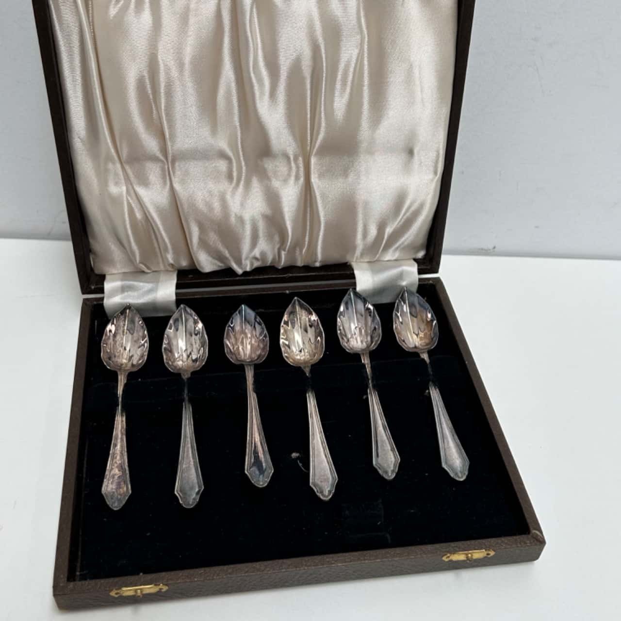 English Silver plated Dessert spoons (s)