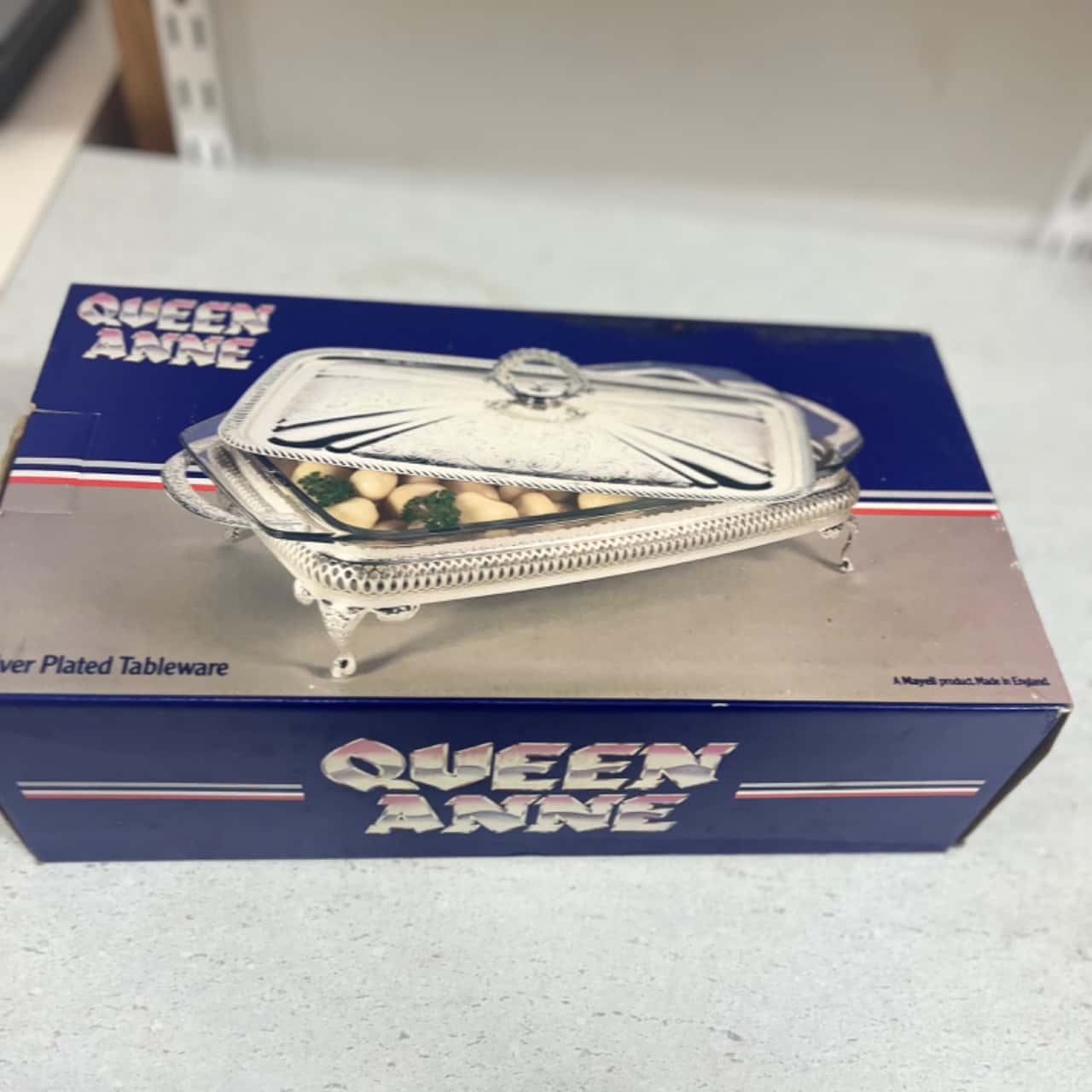 Vintage Queen Anne tableware-Pyrex glass serving dish BNWT