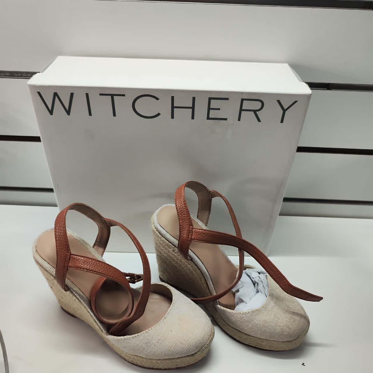 Womens Size 37 Witchery Wedge shoes (s)
