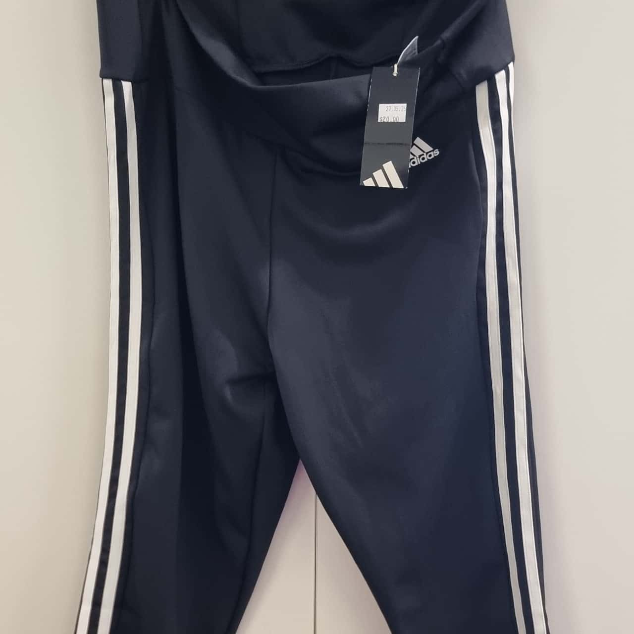 Adidas Womens Size XL Black / White (s)