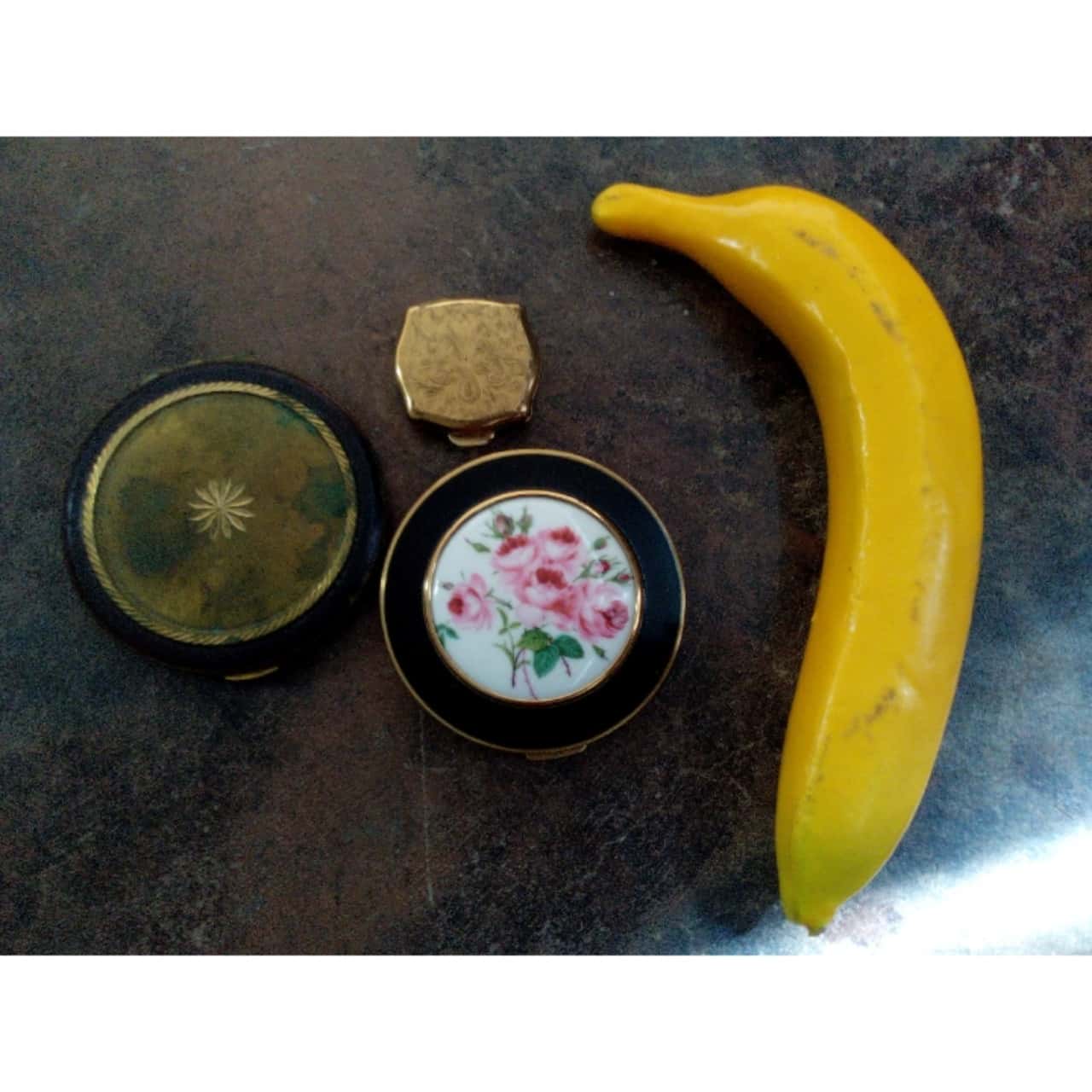 Assorted Vintage Compacts/Pill Box - Mascot, Kigu & Stratton(s)