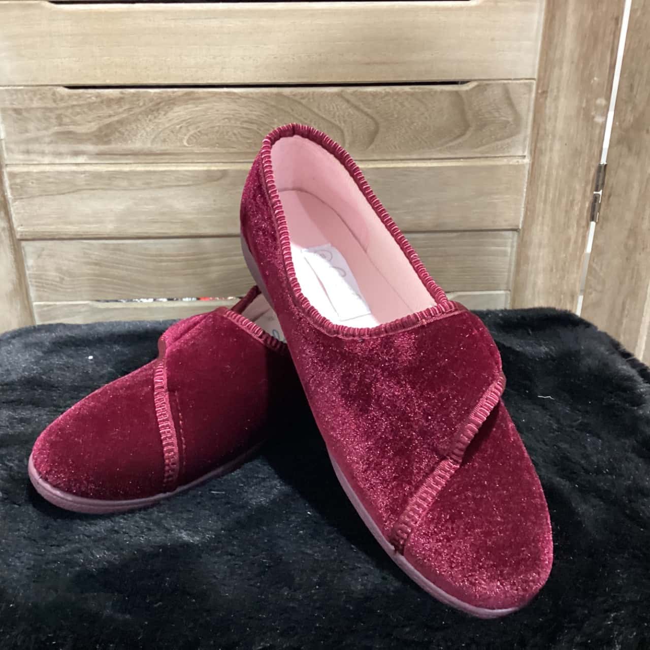 Womens Maroon slippers