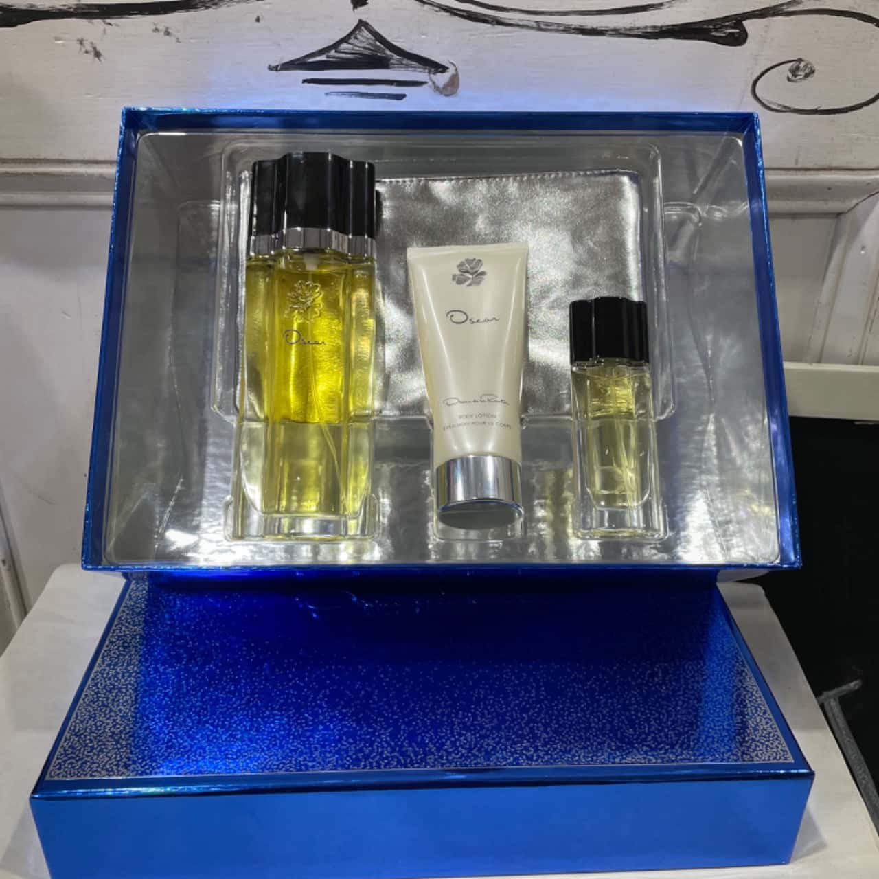 BNWT!! DESIGNER GIANT!! OSCAR DE LA RENTA BRAND!! GIFT SET!! (s)