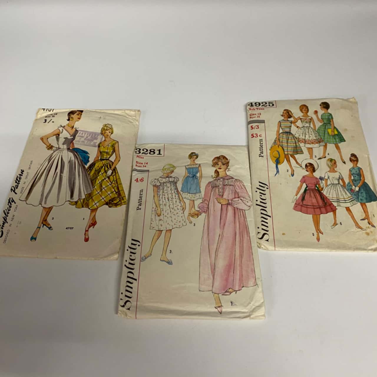7x Vintage Dressmaking Patterns(s)