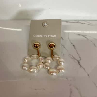 Country Road Womens Earrings Gold White s