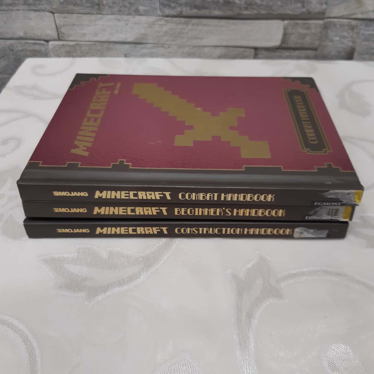 3x Minecraft handbooks