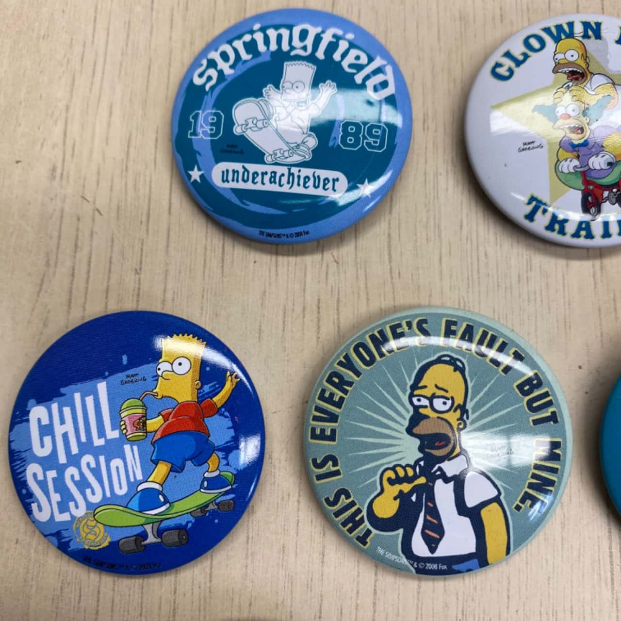 Lot of 7 Simpsons Badges Pins 2008