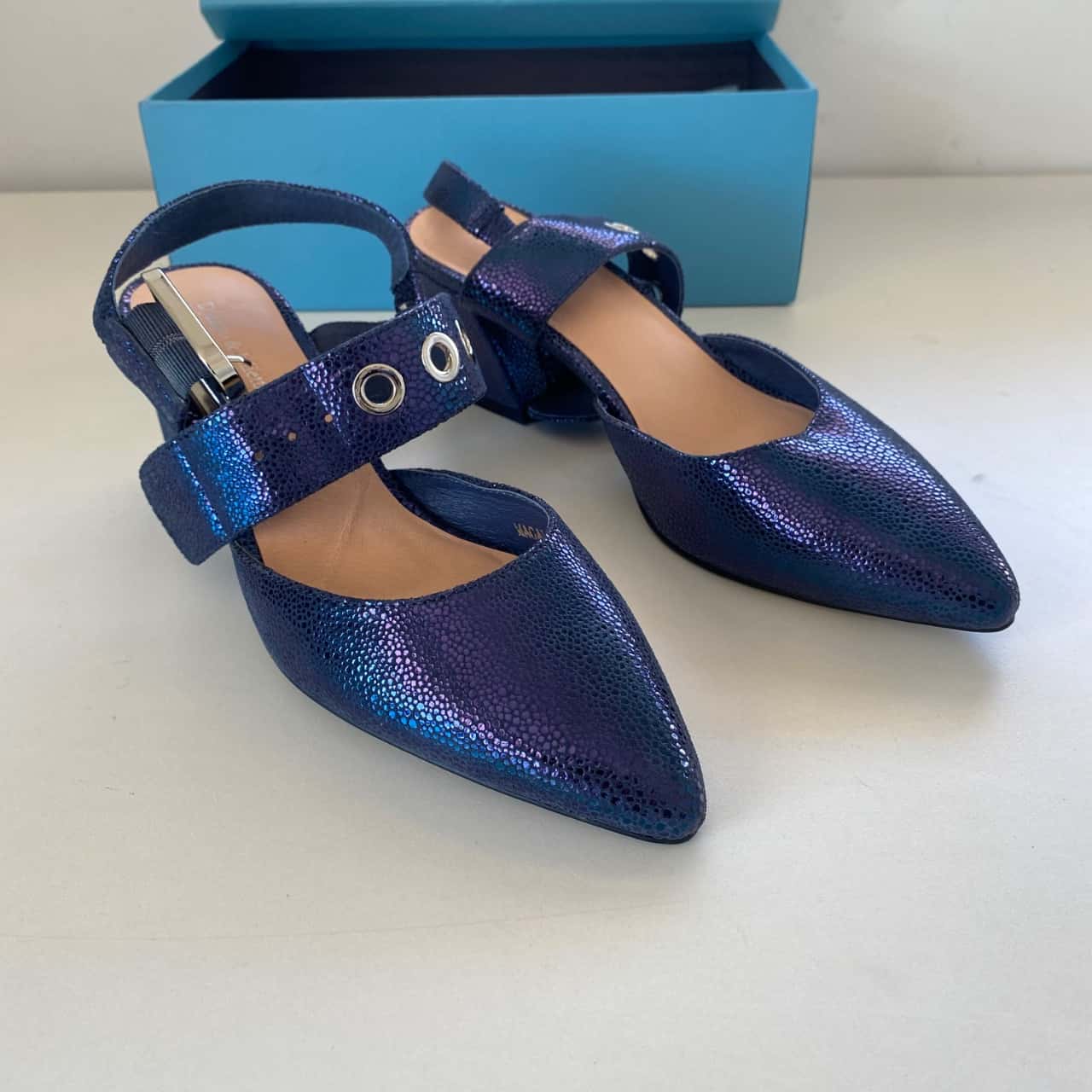 Django & Juliette Navy Blue Speckle Leather Magaly DJ Shoes Size 40 (s)