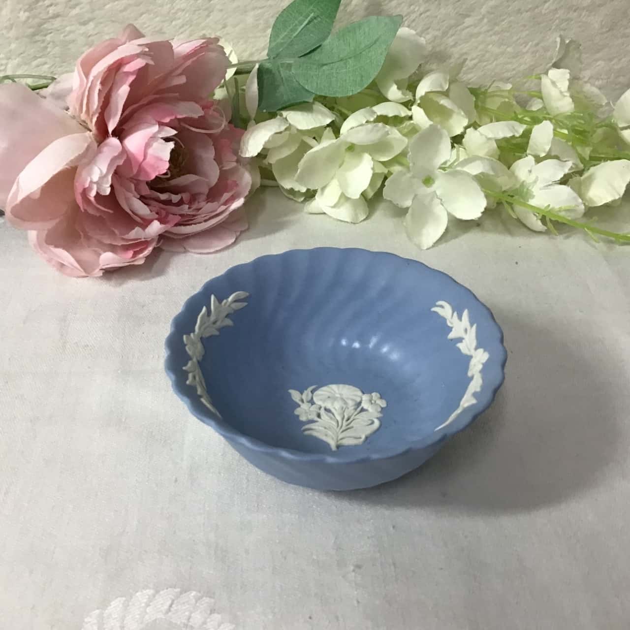 Wedgwood Jasperware Blue / White Flower Pattern Small Round Bowl(s)