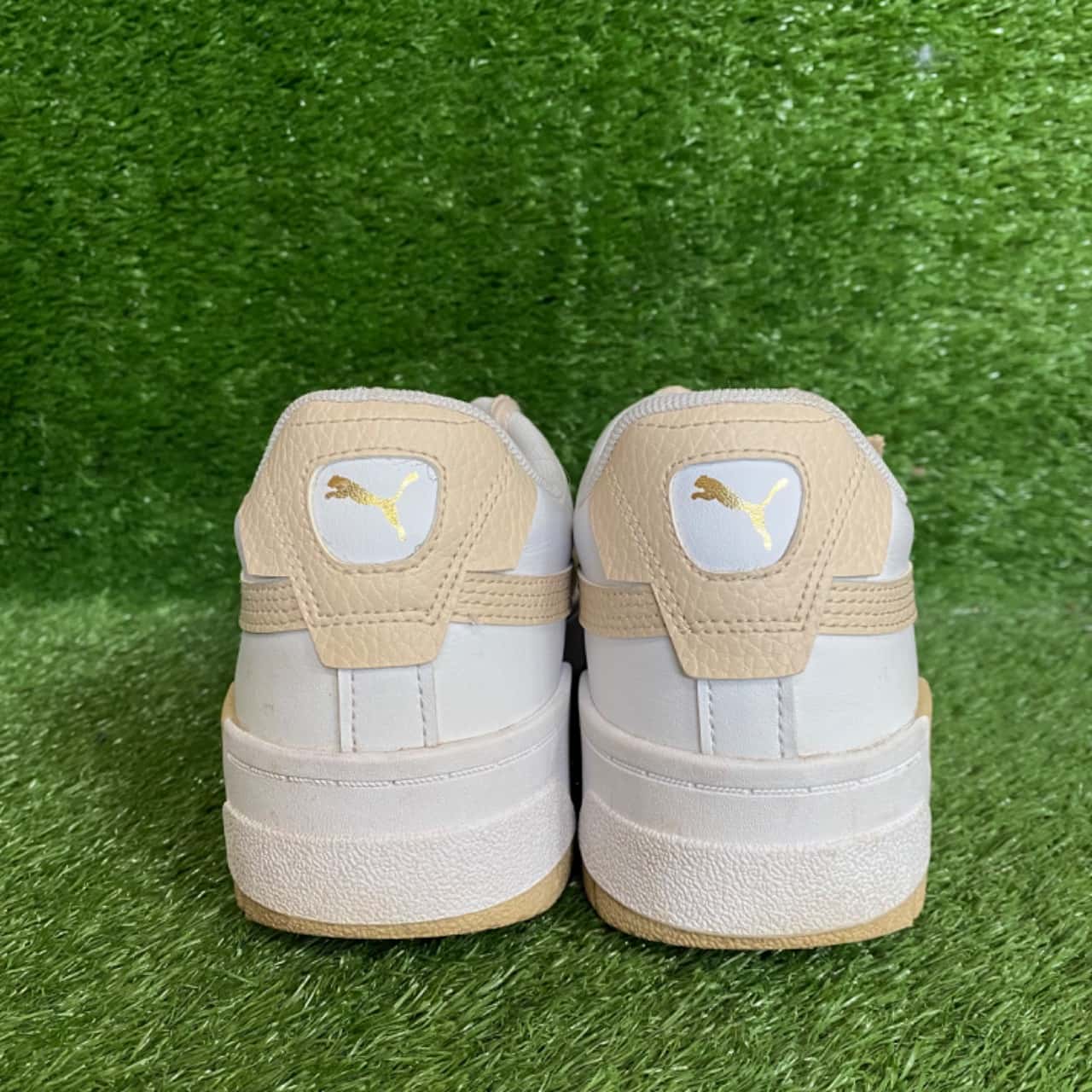 Puma White/Beige Low-Top Sneakers Size 10(s)