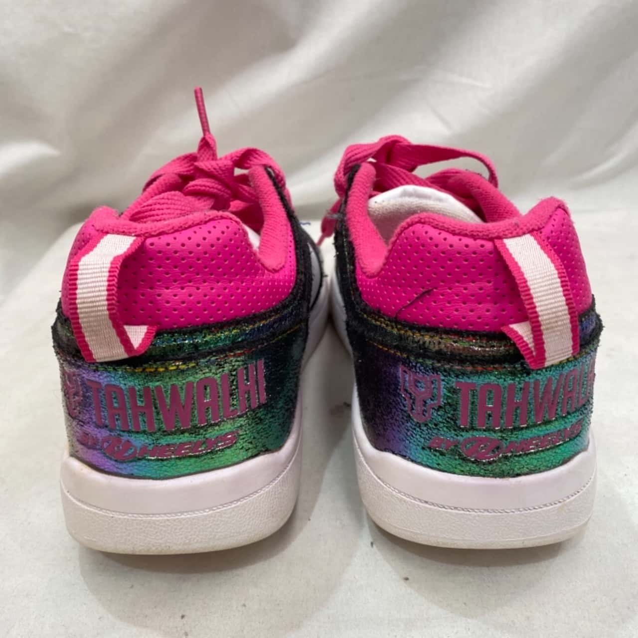 GIRLS Size 5 Uk 4 White and Metallic Rainbow Heelys Skates
