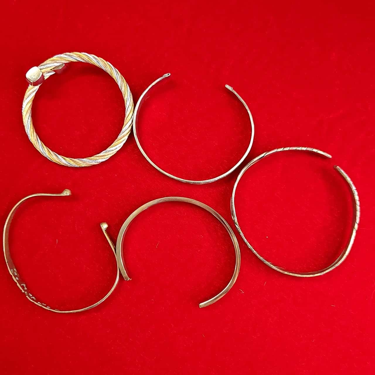 Womens 5x Hard Open Metal Based Bracelets(s)