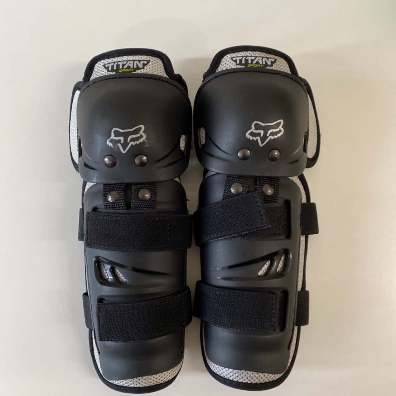 Fox Titan Sport Youth Knee/Shin Pads For Off Road Motorcycles