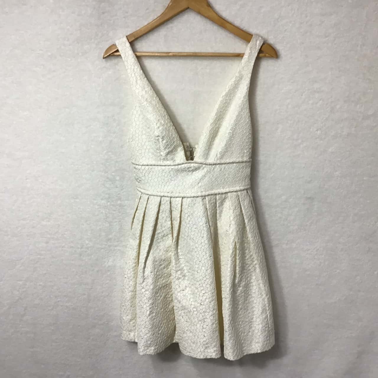 Sheike Womens Size 8 Cream Self Pattern Sleeveless Angelic Dress