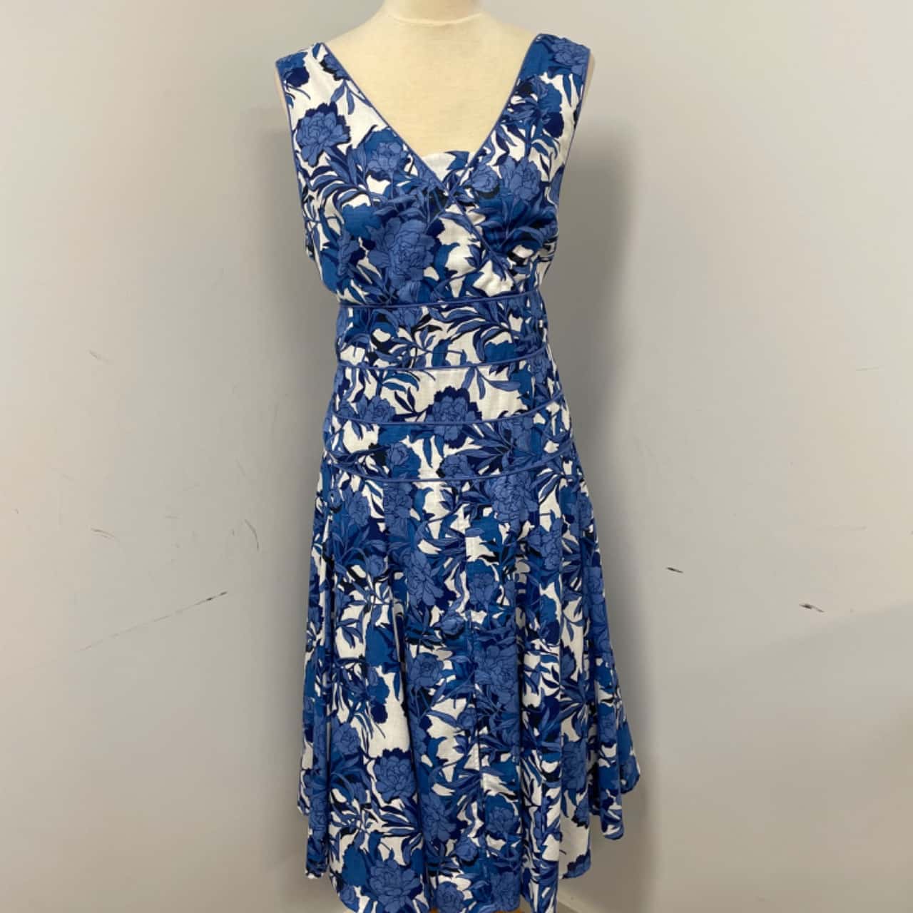 Wombat Womens Classy Eye Catching Blue & White Floral Cocktail / Party ...