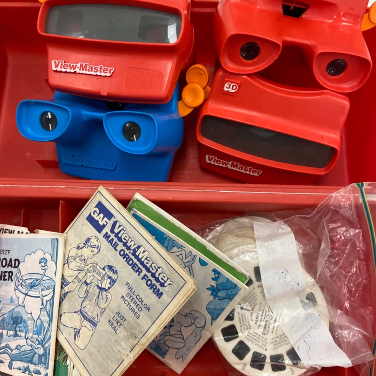 4x vintage view masters, slides and case ( as is ) (s)