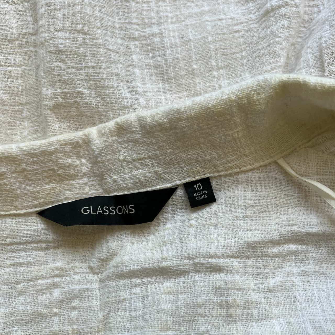 Glassons Womens Size 10 Short Sleeve Button Crop Shirt Ivory (s)