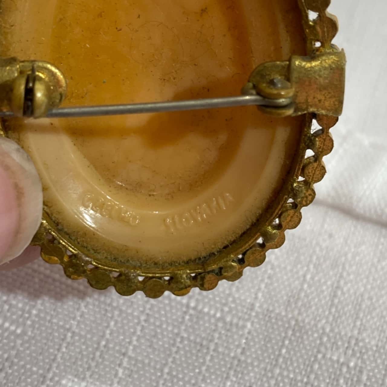 Vintage Cameo Brooch From Czecho Slovakia (s)