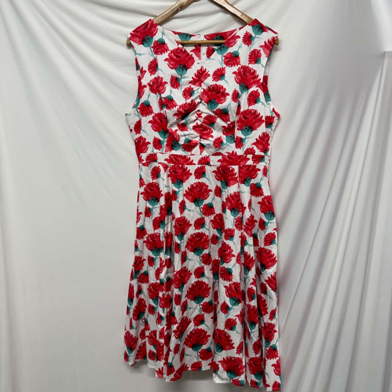 Hearts and Roses London - Size US14 / UK18