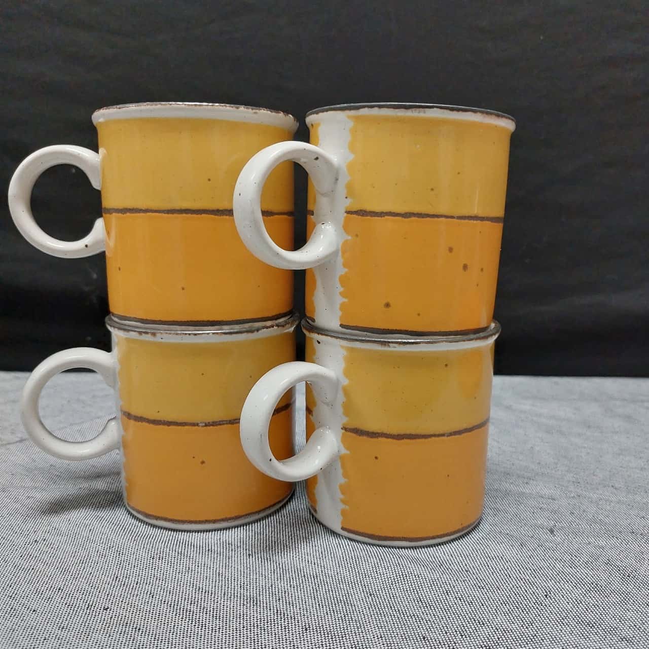 Midwinter Stonehenge design mugs (s)