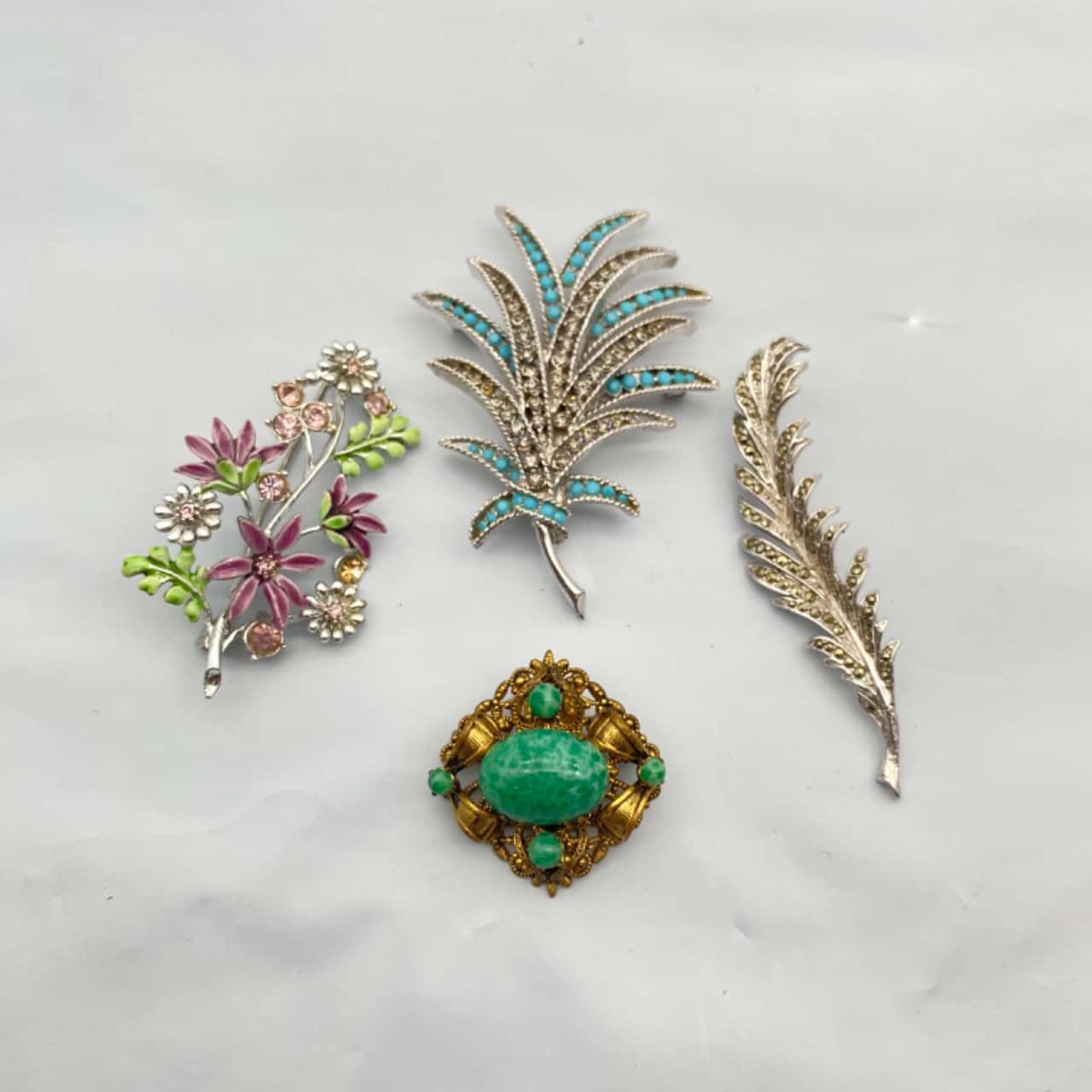 4 Vintage Fashion Costume Jewellery Brooches (s)