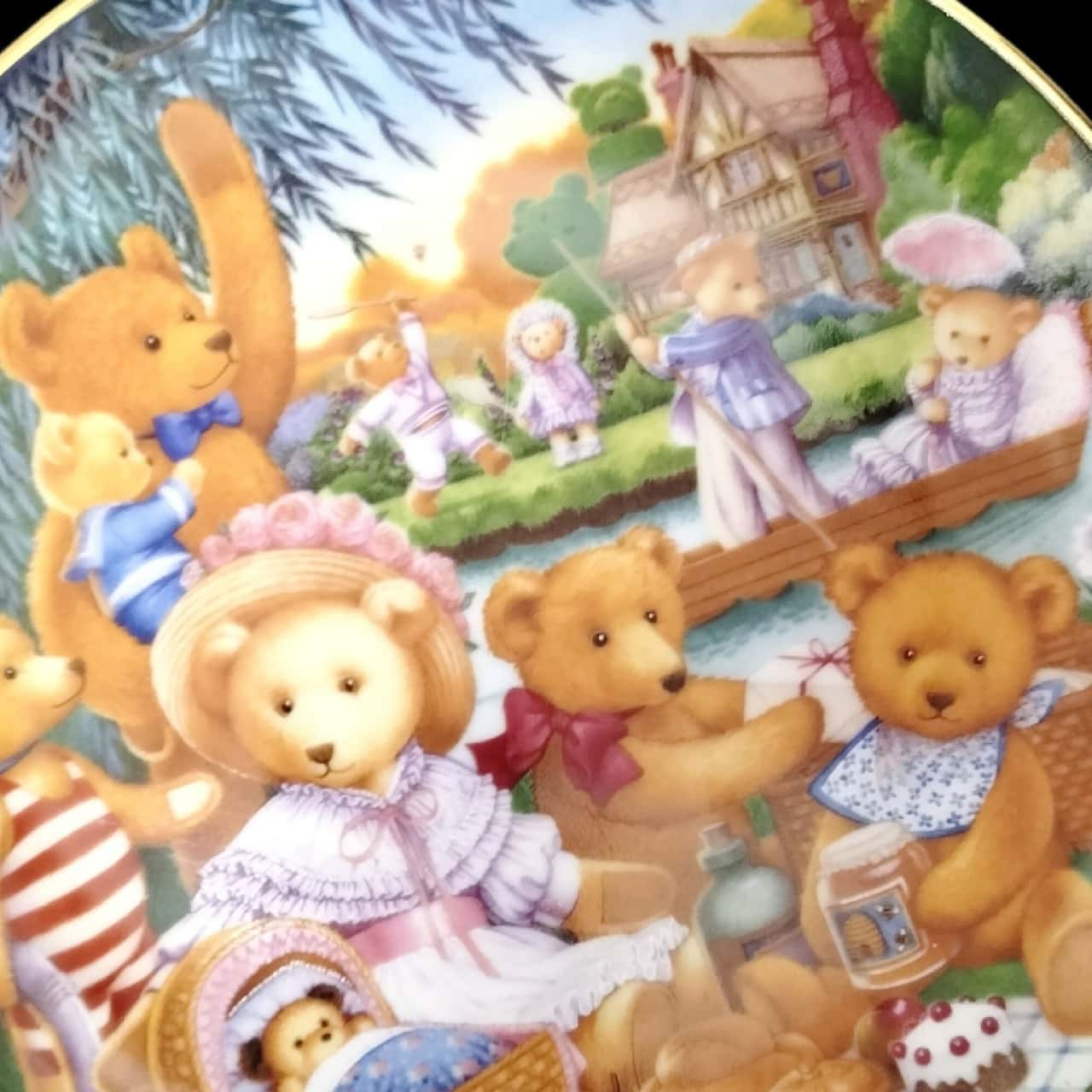 Franklin Mint ' The Teddy Bear Picnic' Carol Lawson Series (s)