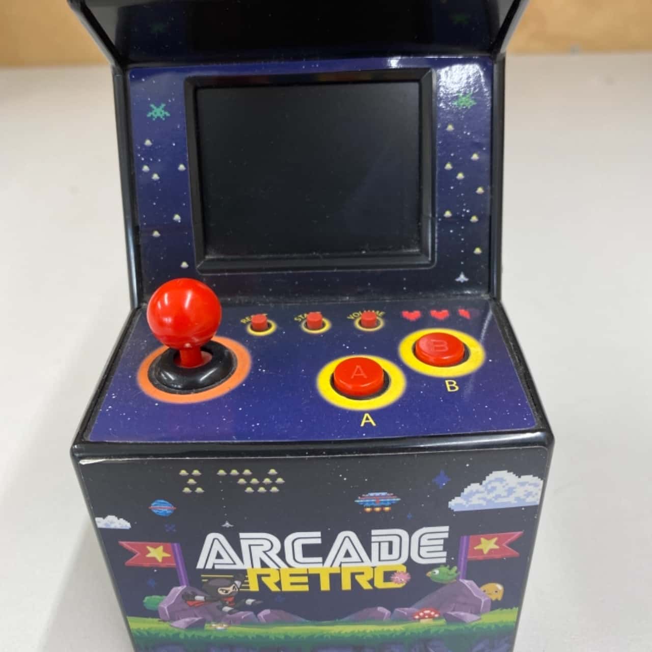 Mini retro arcade machine (s)