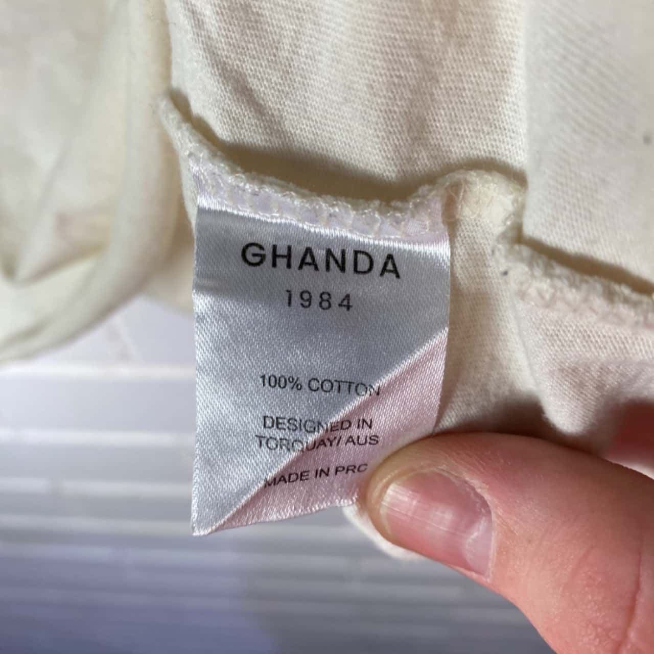 Ghanda Womens Size 12 Cropped T-shirt Off White (s)