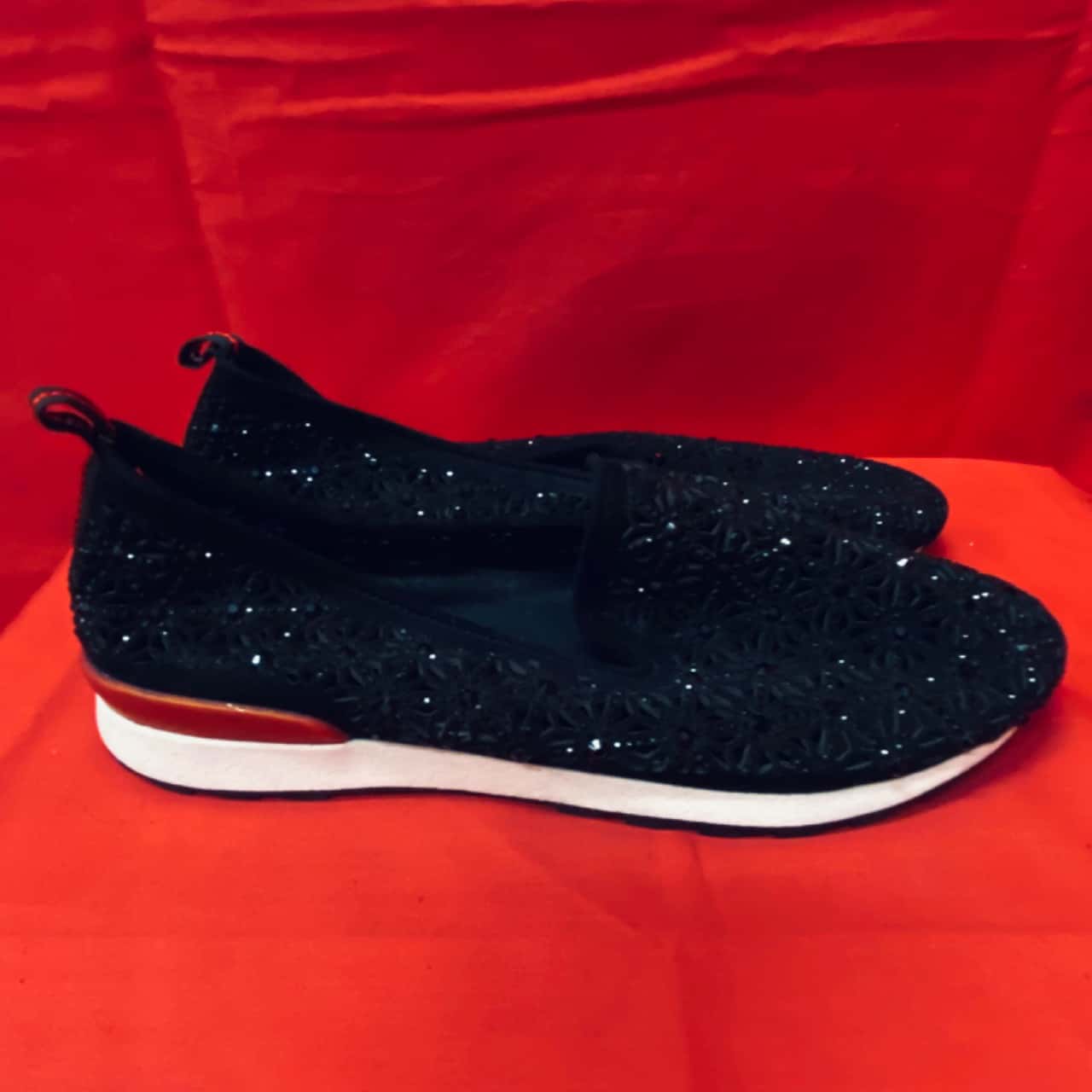 Fellini Womens Size 37 Black / Red Flat Shoe(s)