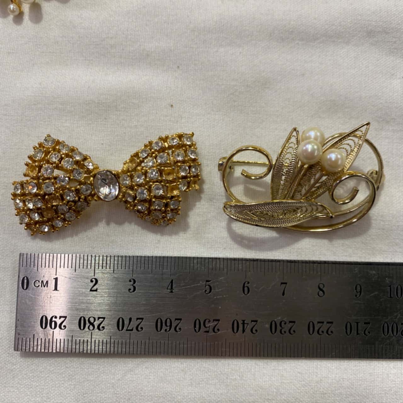 8 Women’s Statement Brooches(s)