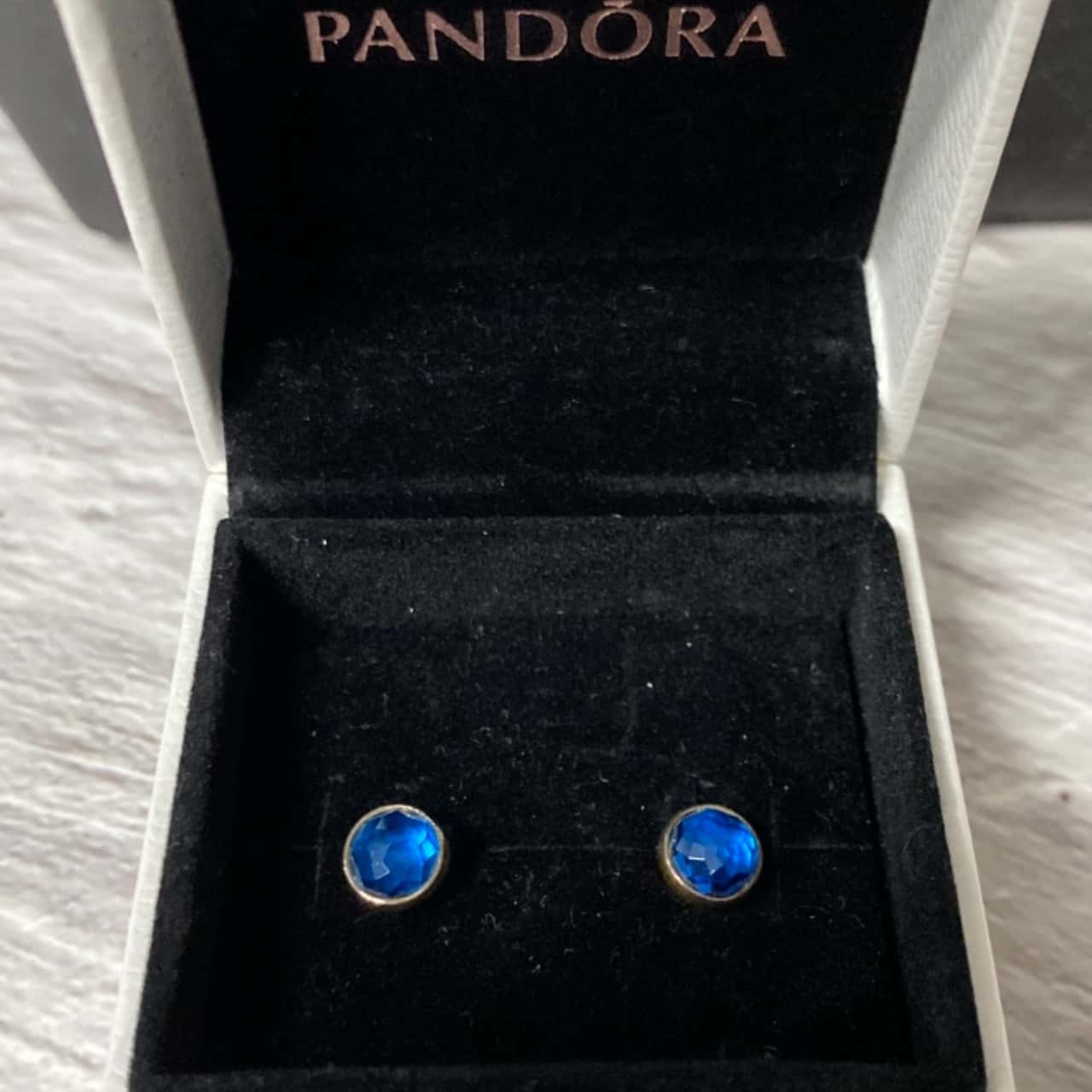 Pandora Blue stone stud earrings (s)