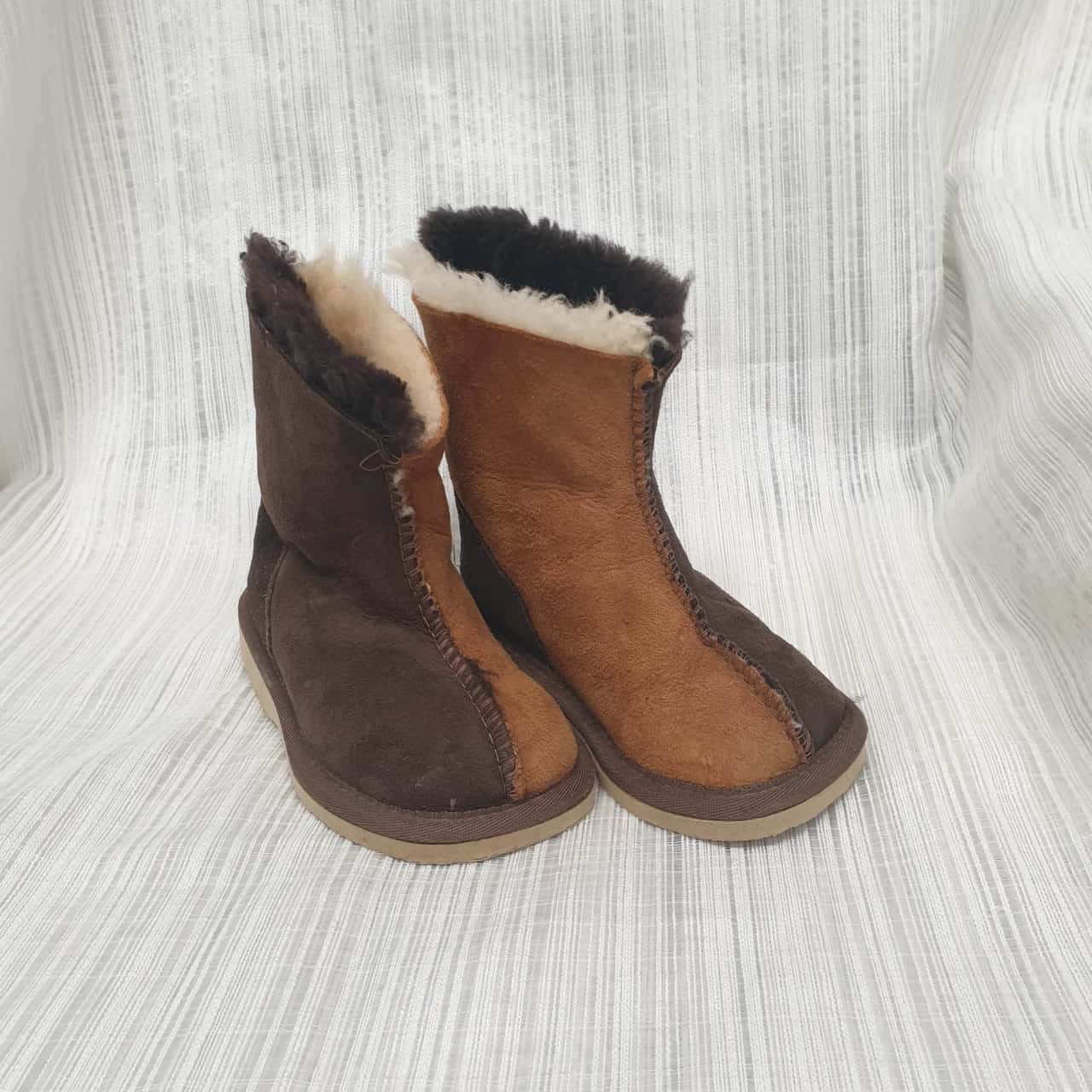 UGGs Authentic Kids Ugg's By Mortels Cute Two Tone Gorgeous Slipper ...